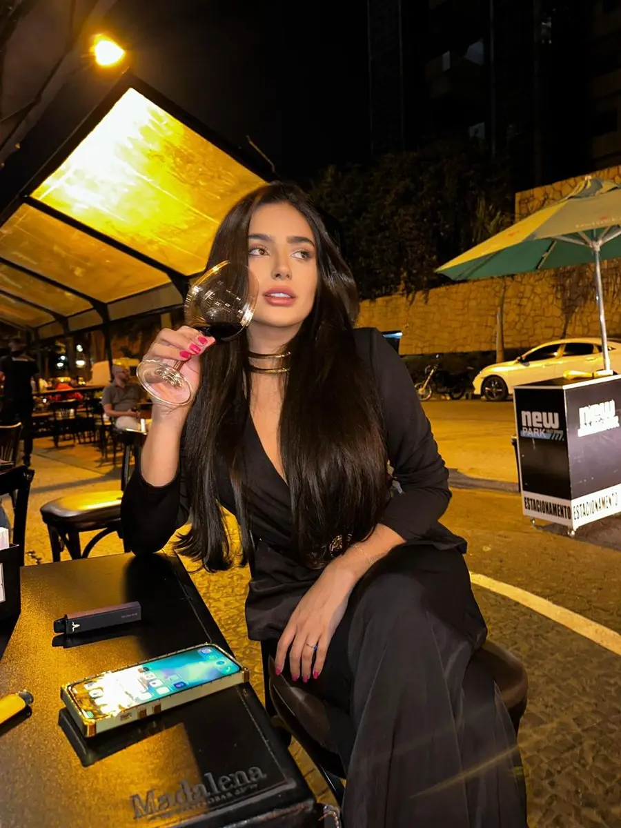 Bevina - Exquisite Dubai Escort with Unmatched Passion and Charm